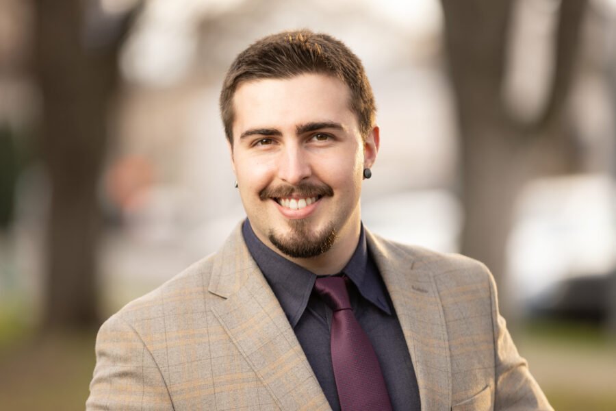 What to Wear for Male Headshots: Achieving the Perfect Professional Look