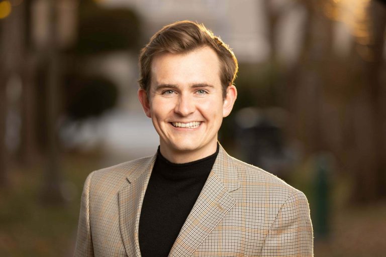 Social Media Headshots 101: A Beginner's Guide To Perfecting Your ...