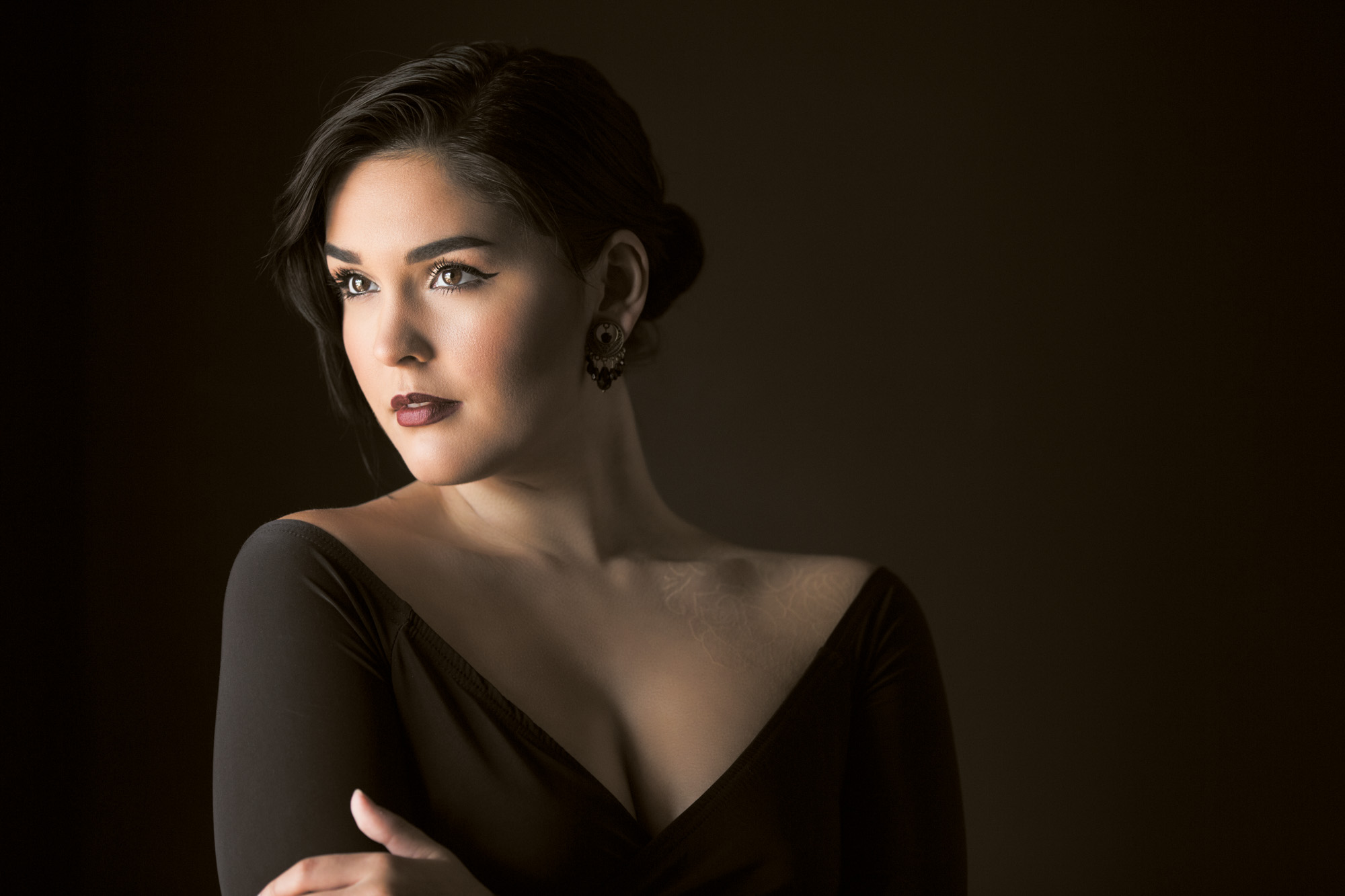 The 4 Powerful Ways To Use V-Flats For Portraits